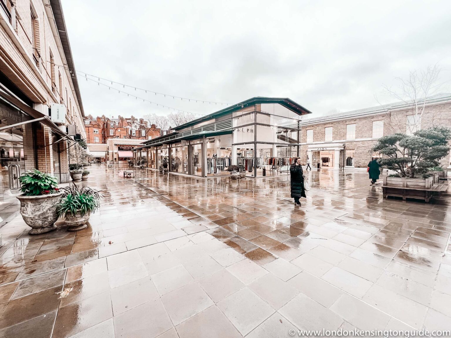 Clothes Shops On Kings Road And Duke Of York Square - London Kensington ...
