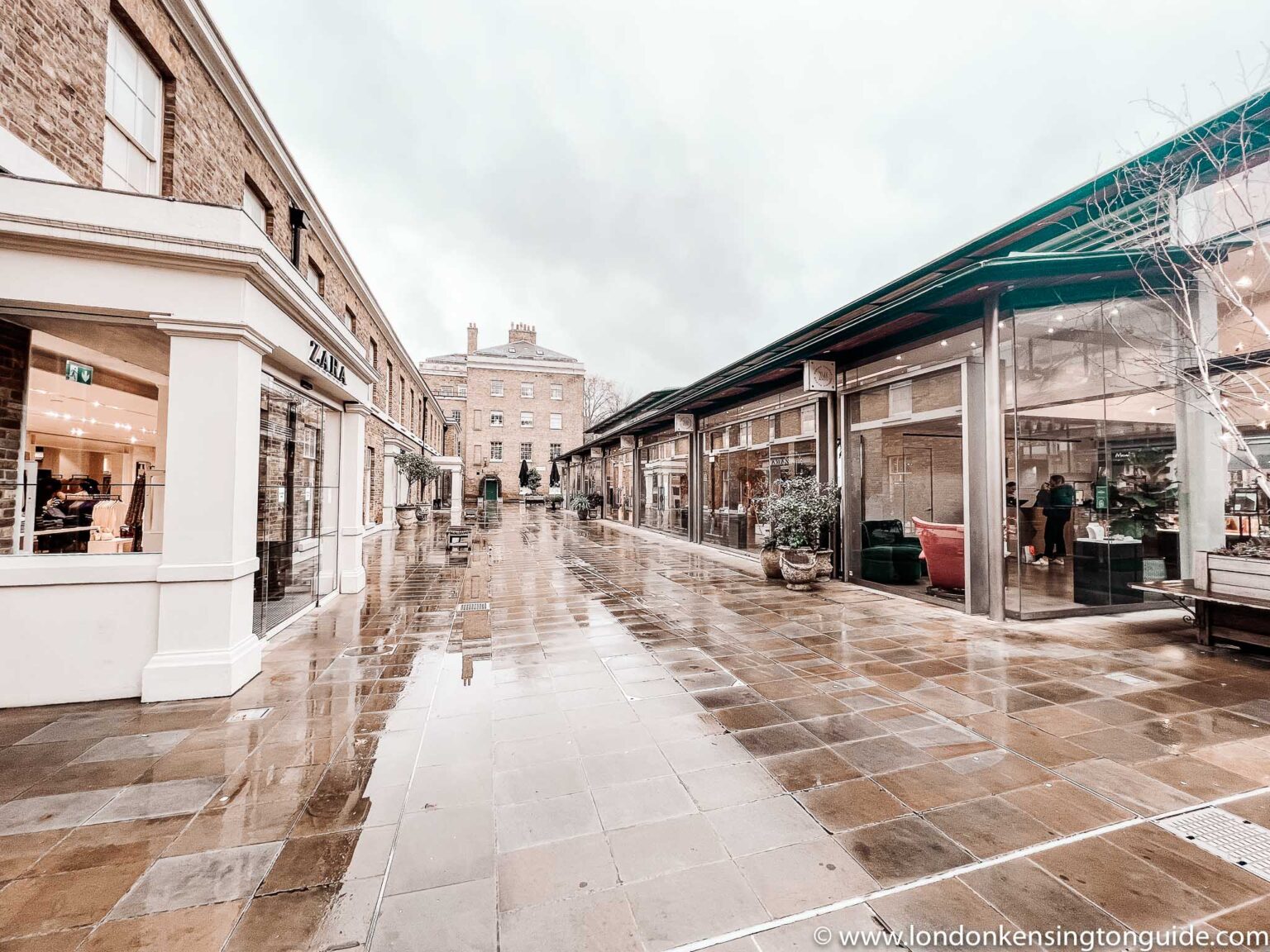 Clothes Shops On Kings Road And Duke Of York Square - London Kensington ...