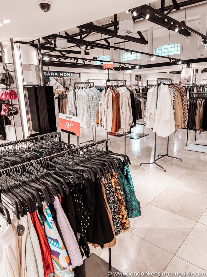 Clothes Shops On Kings Road And Duke Of York Square - London Kensington ...
