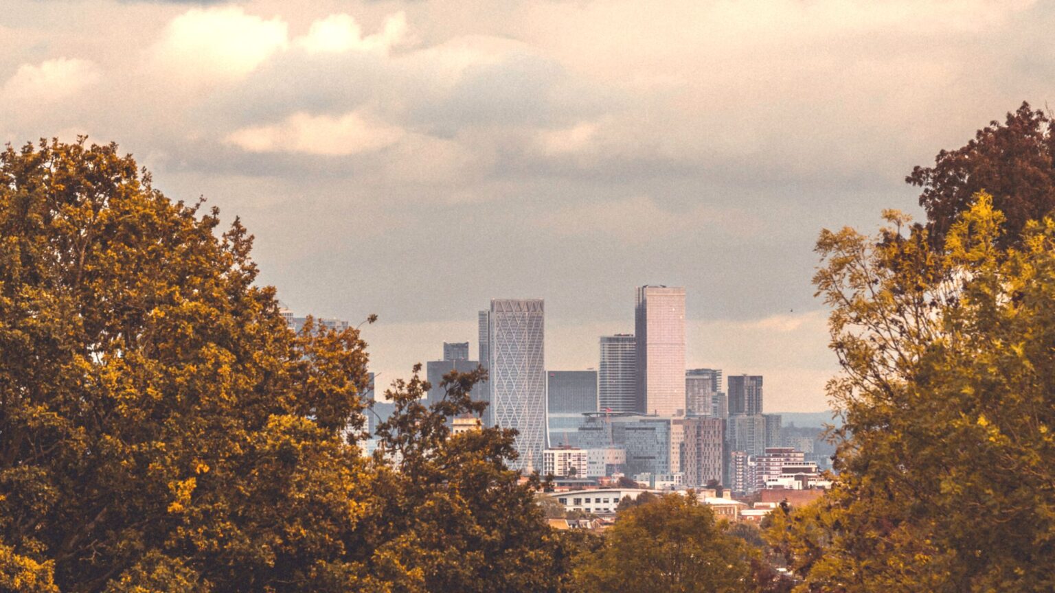 London In October: Embrace The Autumn Splendor Of The Capital - London ...