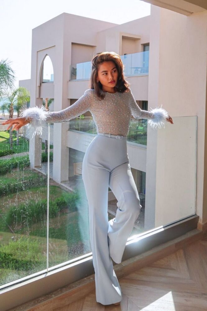 21 Stylish Blue Pants Outfit Ideas For Every Occasion: From Brunch To ...