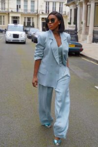 21 Stylish Blue Pants Outfit Ideas For Every Occasion: From Brunch To ...