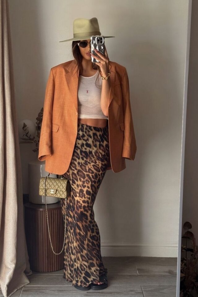 28 Chic Leopard Print Skirt Outfits Ideas For Effortlessly & Versatile ...