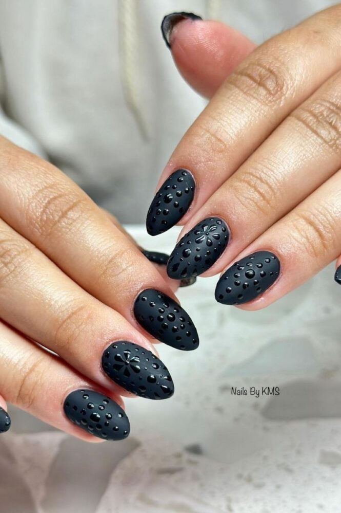 31 Stunning Black Nail Design Ideas To Elevate You Nail Game - London ...