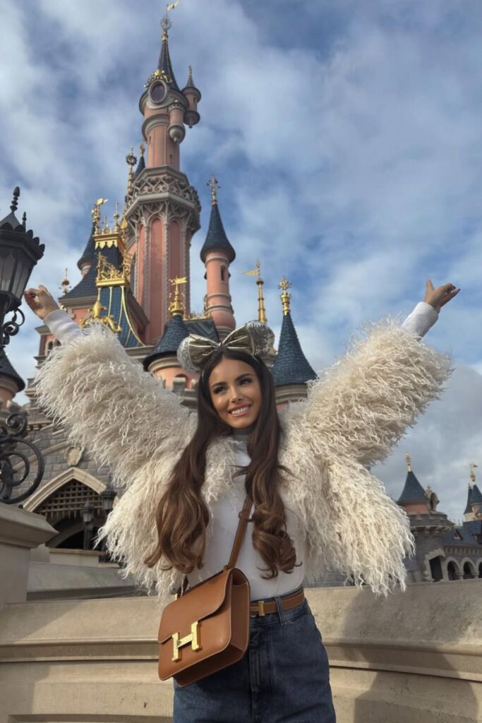 17 Cozy Disneyland Winter Outfit Ideas to Stay Warm and Stylish This ...
