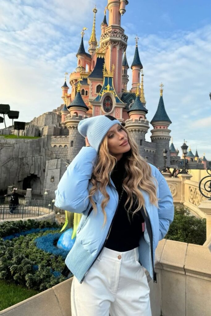 17 Cozy Disneyland Winter Outfit Ideas to Stay Warm and Stylish This ...