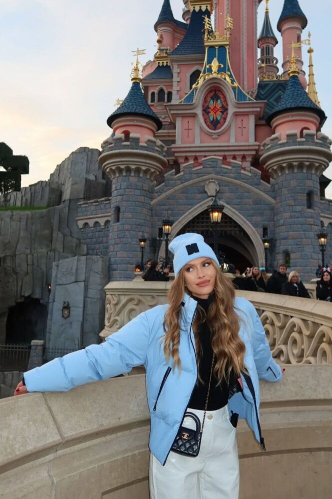 17 Cozy Disneyland Winter Outfit Ideas to Stay Warm and Stylish This ...