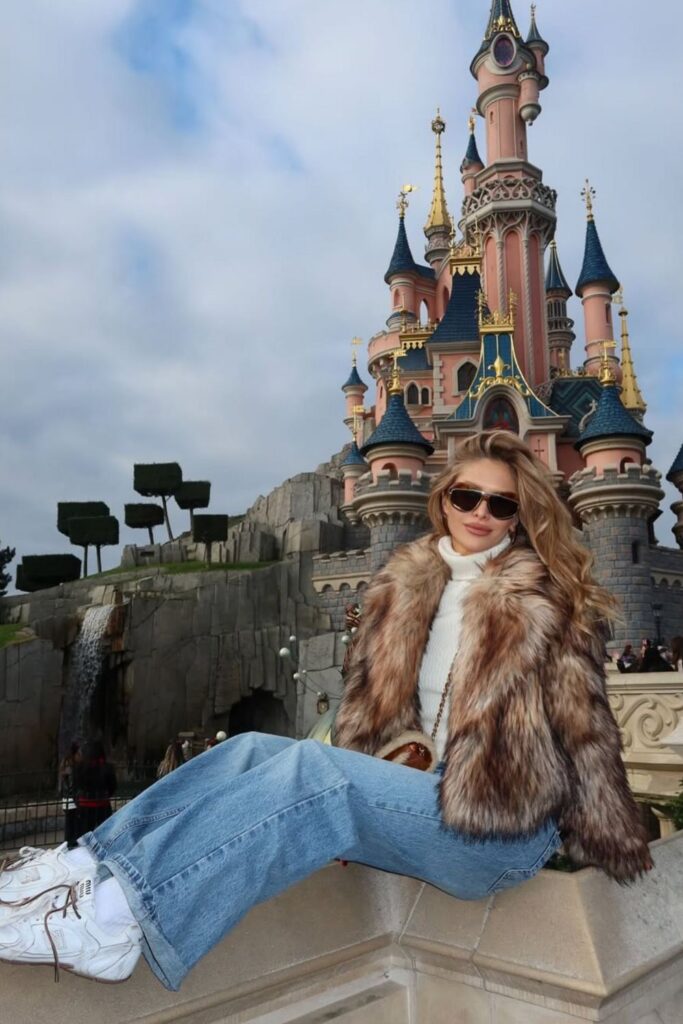 17 Cozy Disneyland Winter Outfit Ideas to Stay Warm and Stylish This ...