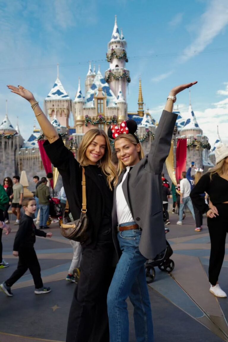 17 Cozy Disneyland Winter Outfit Ideas to Stay Warm and Stylish This ...