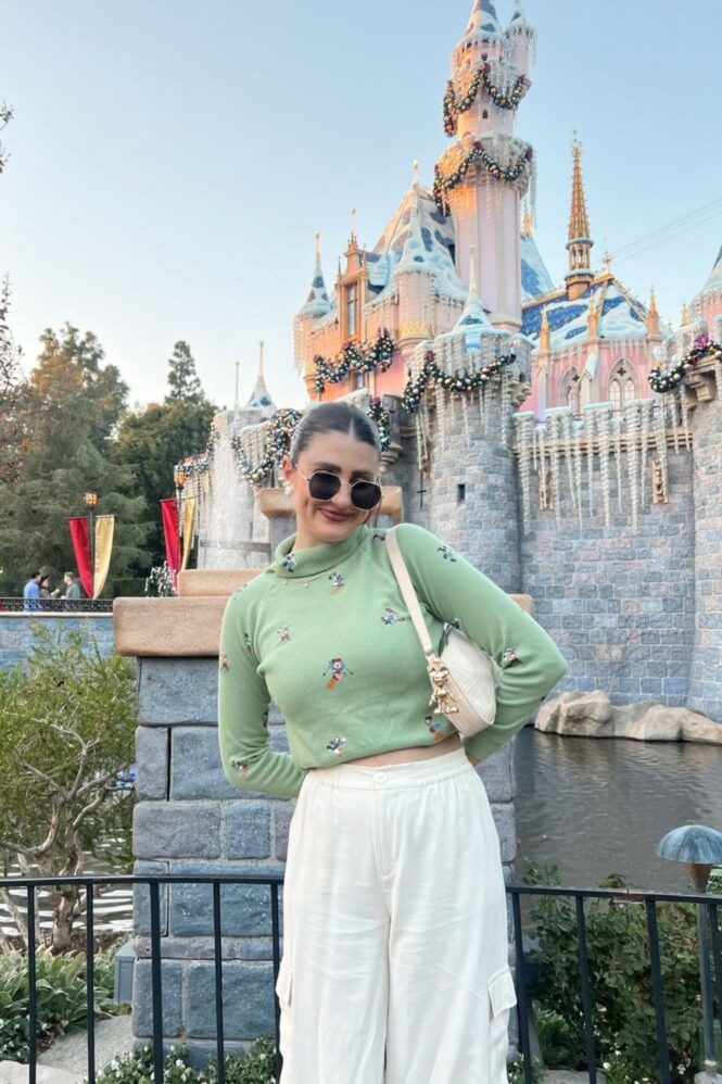 17 Cozy Disneyland Winter Outfit Ideas to Stay Warm and Stylish This ...