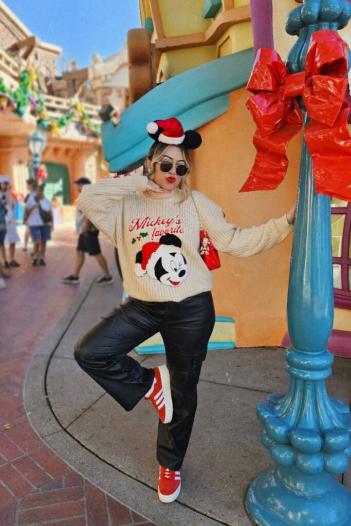 17 Cozy Disneyland Winter Outfit Ideas to Stay Warm and Stylish This ...