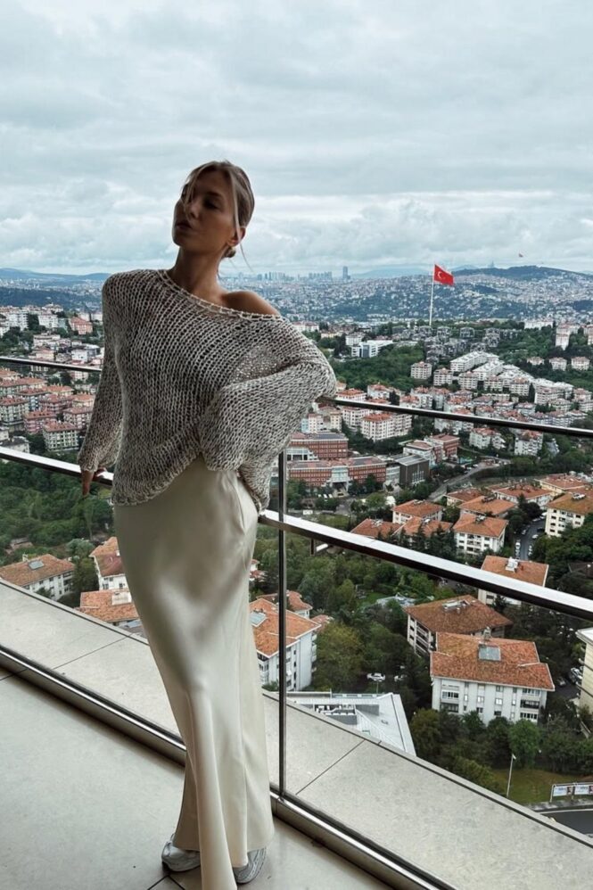 32 Silk Skirt Outfit Ideas That Are Chic, Effortless & Perfect for Any ...