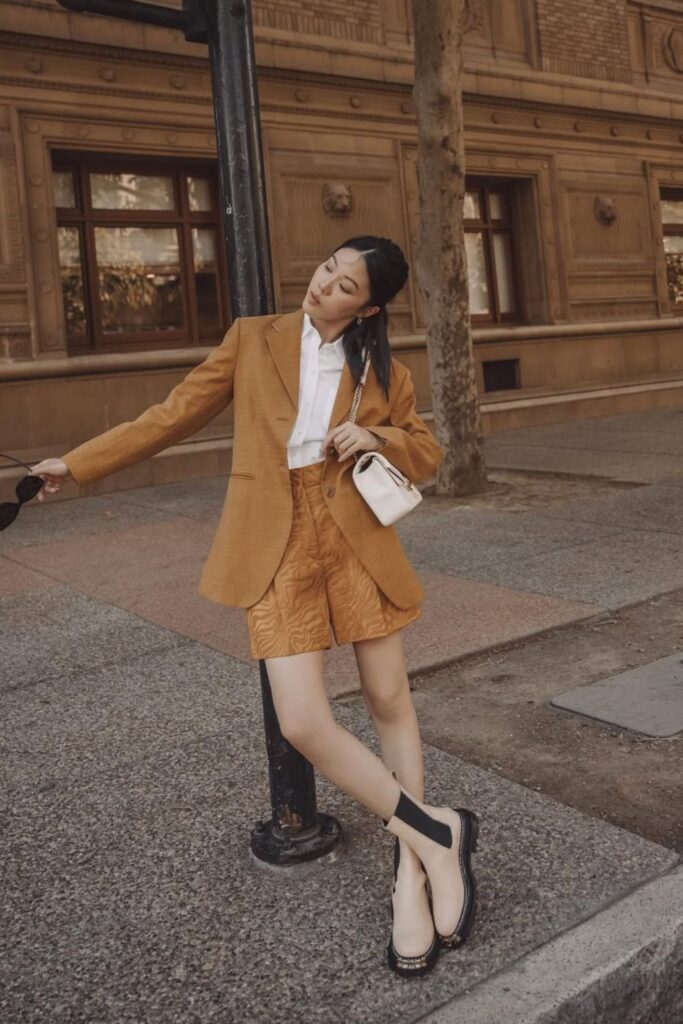 35 White Bag Outfit Ideas That Prove It’s the Chicest Accessory ...