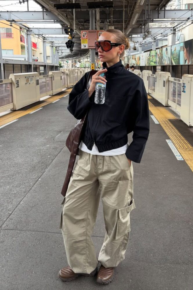 30 Chic Beige Cargo Pants Outfit Ideas Including How to Style Them ...