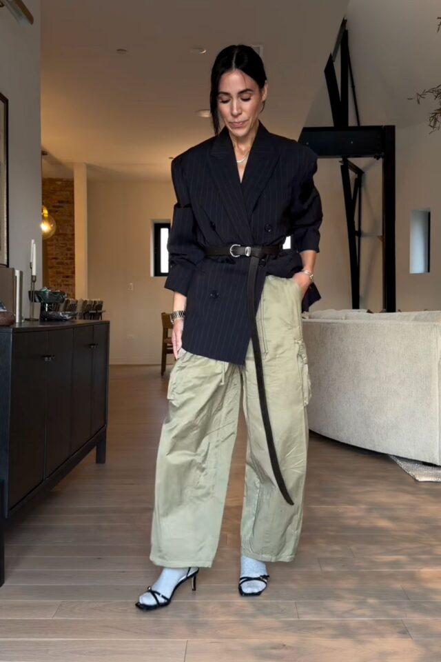 30 Chic Beige Cargo Pants Outfit Ideas Including How to Style Them ...