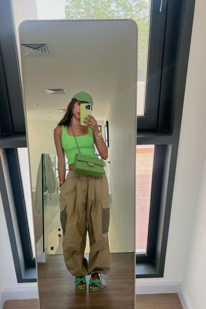 30 Chic Beige Cargo Pants Outfit Ideas Including How to Style Them ...