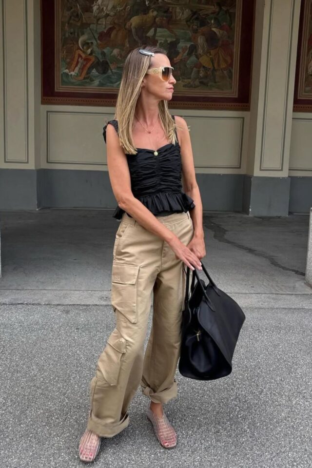 30 Chic Beige Cargo Pants Outfit Ideas Including How to Style Them ...