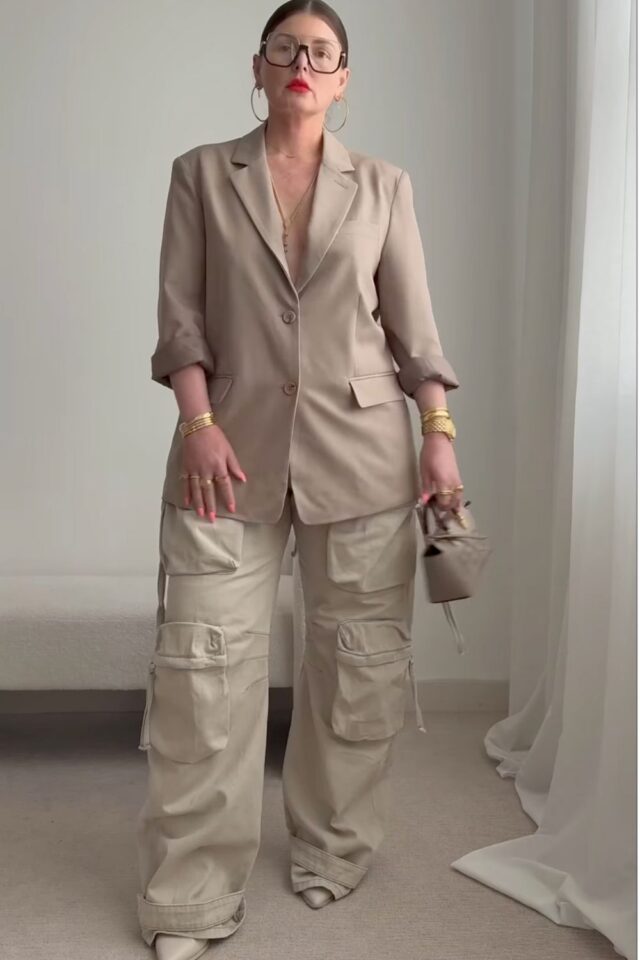 30 Chic Beige Cargo Pants Outfit Ideas Including How to Style Them ...
