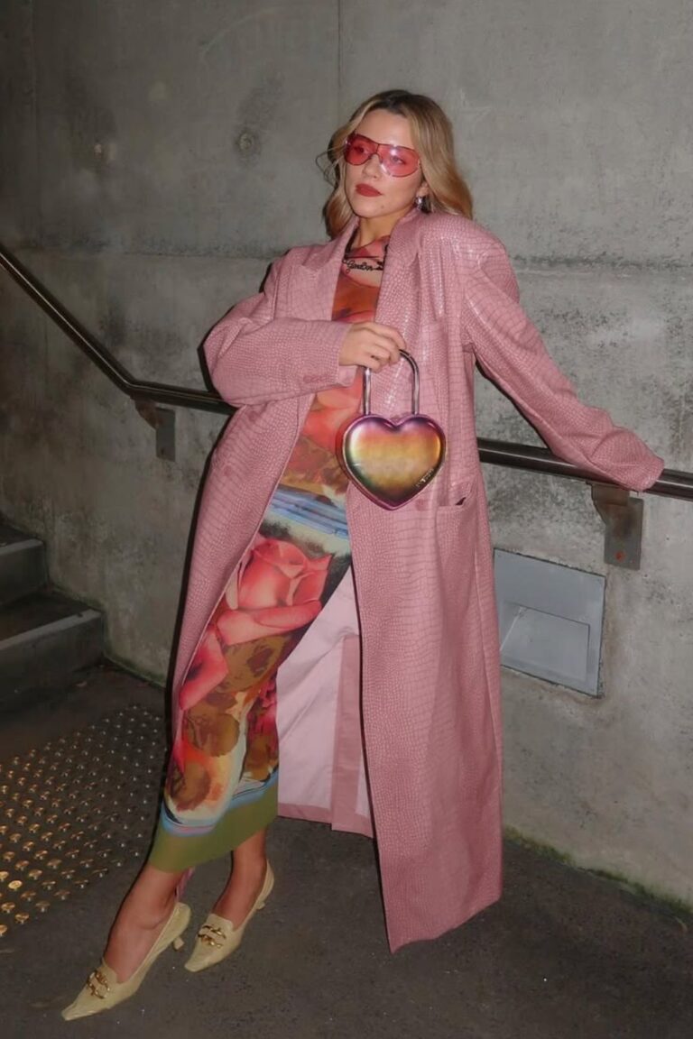 32 Pink Coat Outfit Ideas That Prove Hot Pink Is the New Neutral ...