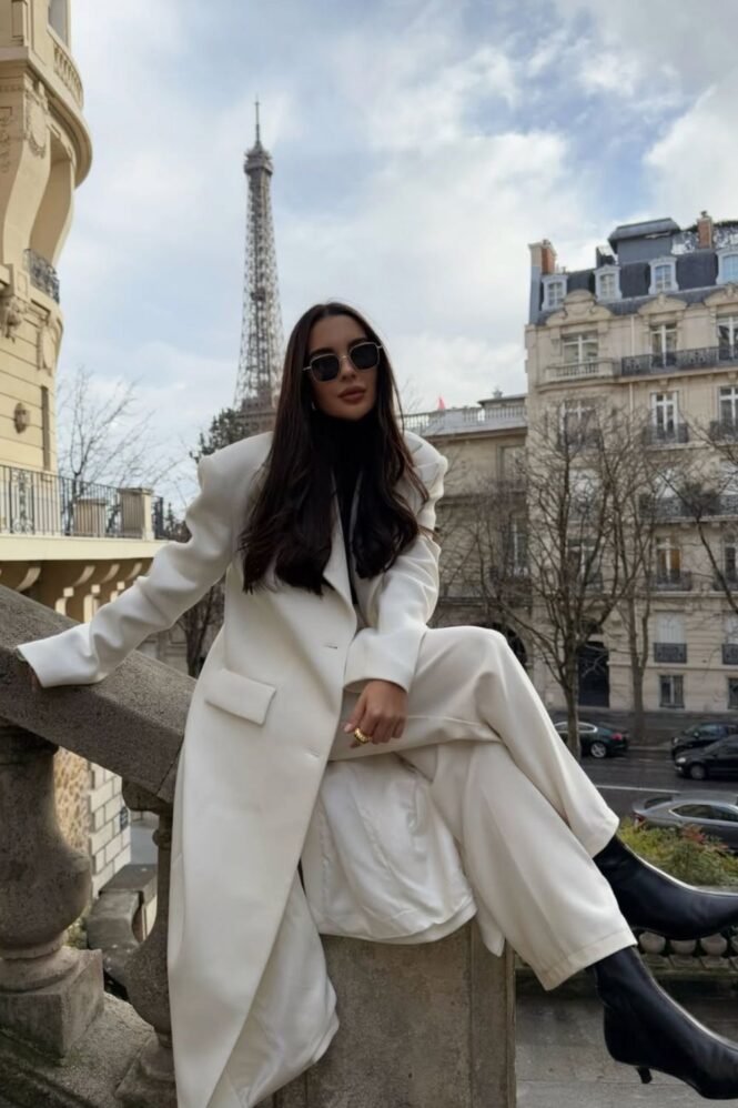 36 White Coat Outfit Ideas: Chic, Cozy And Effortlessly Polished ...