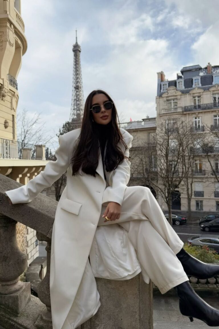 36 White Coat Outfit Ideas: Chic, Cozy And Effortlessly Polished ...