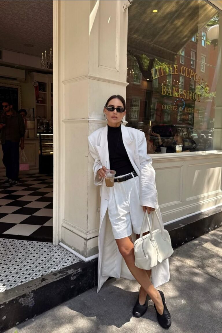 36 White Coat Outfit Ideas: Chic, Cozy And Effortlessly Polished ...