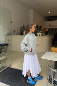 41 Blue Sneakers Outfit Ideas You’ll Want to Wear On Repeat - London ...