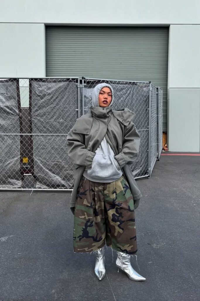 43 Stylish Grey Hoodie Outfit Ideas That Prove This Basic Is Anything ...