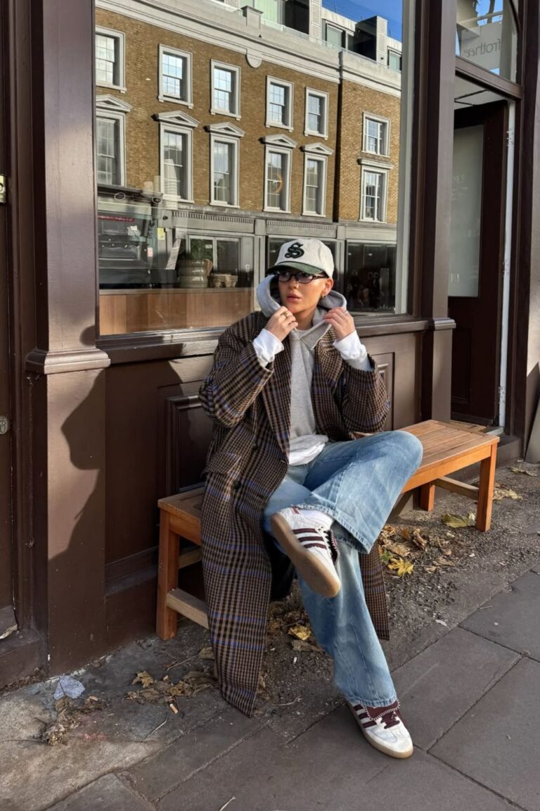 43 Stylish Grey Hoodie Outfit Ideas That Prove This Basic Is Anything ...