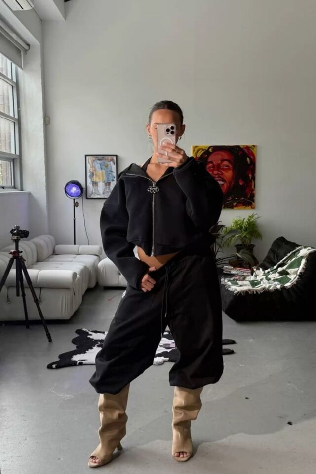 25 Black Sweatpants Outfit Ideas That Look Effortless (But Feel ...