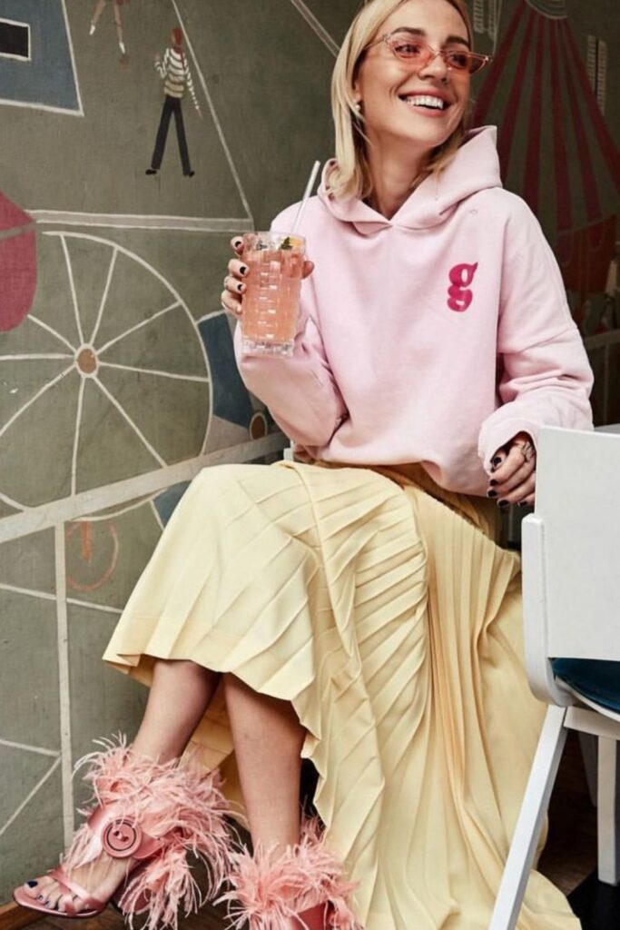 23 Pink Hoodie Outfit Ideas: How I Style This Cozy Staple to Look ...