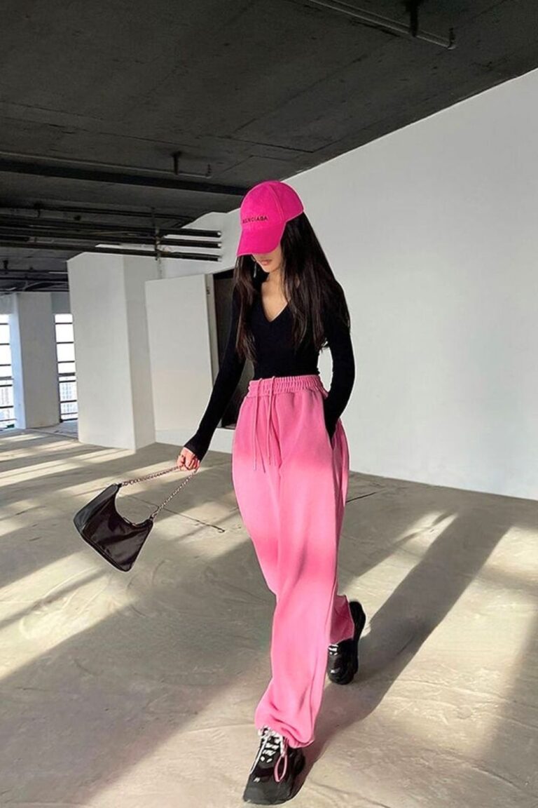 26 Pink Sweatpants Outfit Ideas: How to Style Pink Sweatpants for ...